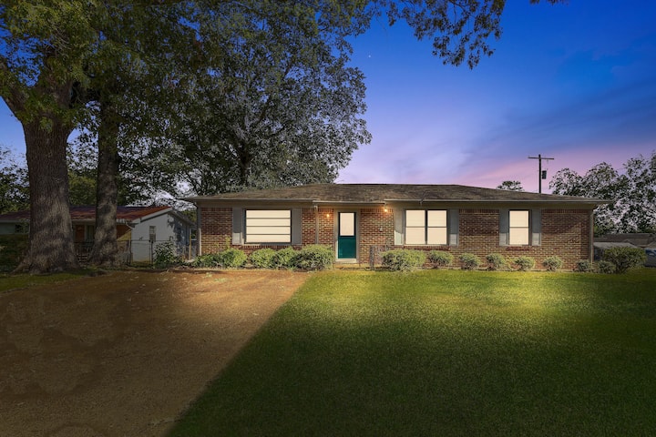 Hatch Haven, By Renew Rentals, Dogs Welcome - Muscle Shoals, AL