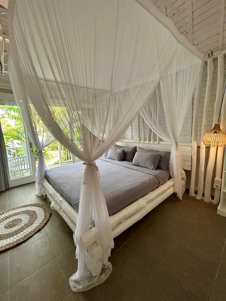 Didi Sayang Hibiscus (Room 02) Bingin Beach, Bali. - Uluwatu