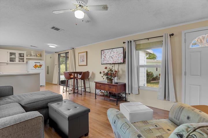 Mobile Home On Quiet Culdesac
2 Bed/2 Bath - Florida