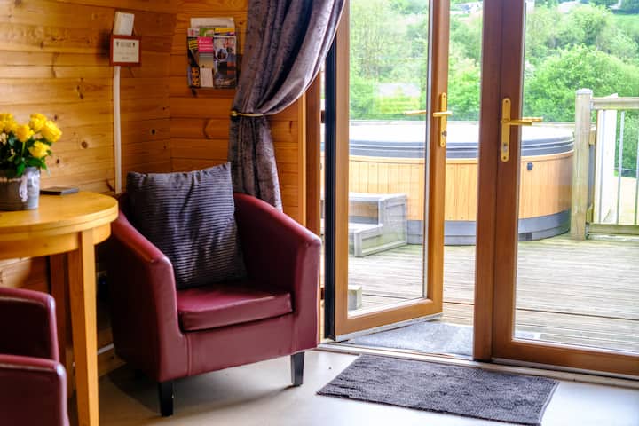 Hot Tub With A View - Wren Pod! - Carmarthenshire