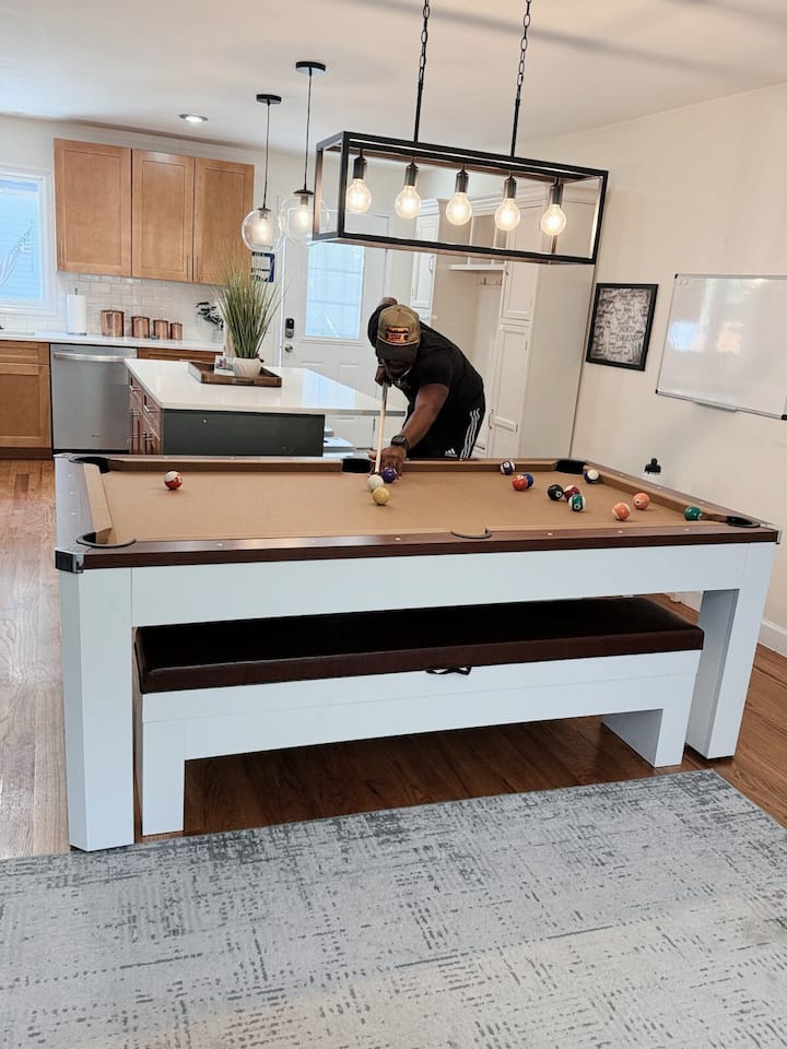 The Collegiate House~fire Pit~patio Hang~billards - Raleigh, NC