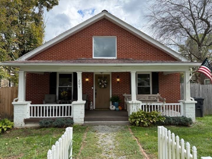 Main St. Cottage - Roan Mountain, TN
