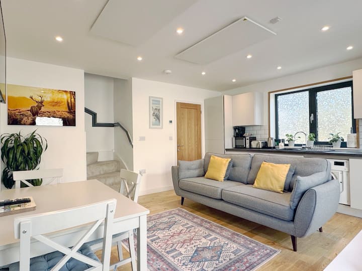 Contemporary Maisonette: Central, Quiet Location - Cornouailles