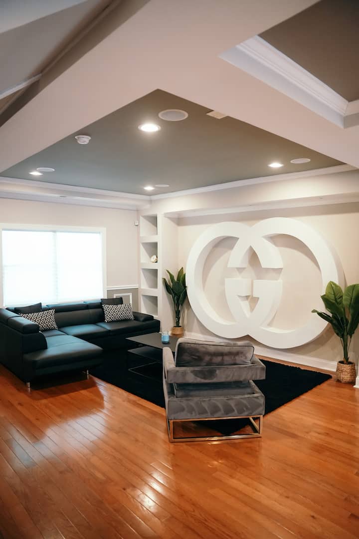 Charm City Luxury 4 Bedroom Brick Home - Towson, MD