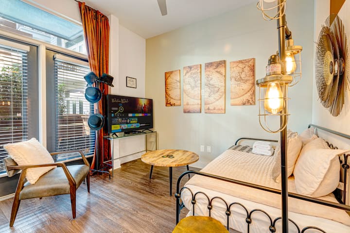 Vintage Downtown Condo Steps From Broadway - Nissan Stadium Nashville