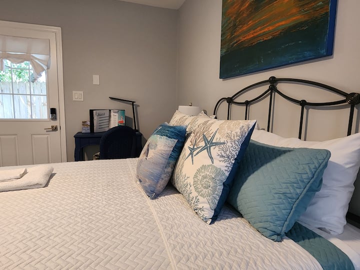 Water Bird Suite - 10 Mins To Beach! - Clearwater, FL