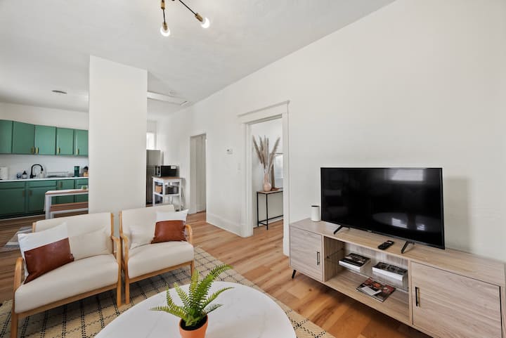 The Monroe: 4-bdrm Home By The Beach - Norfolk, VA