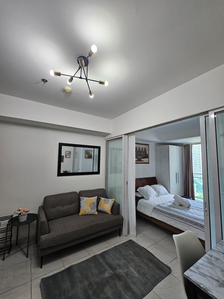 Azure Haven, An Urban Beach Staycation - Taguig