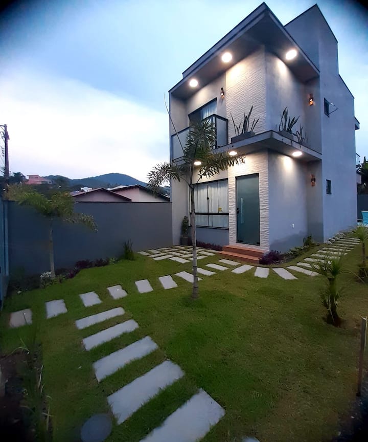 Sobrado Com Piscina Próximo A Praia - Penha