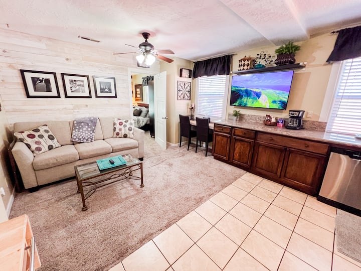 Perfectly Located Downtown Getaway - Salt Lake City, UT