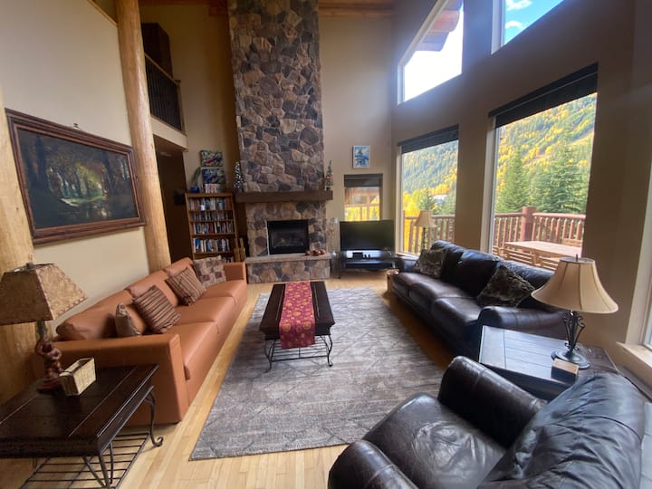 Morrisey Chalet At Sun Peaks - Sun Peaks