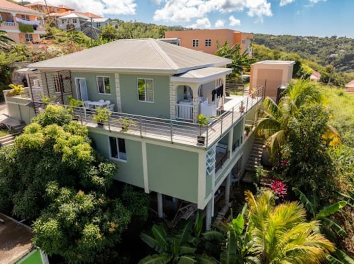 Mj's Elegant Suite - Roseau