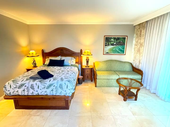 Waikiki Private Studio W/big Balcony @Luana Condo - Honolulu