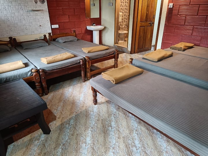 10 Bed Room Non Ac - Anchu Stay - Gokarna