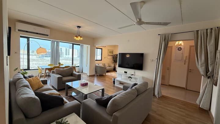 For Up To 8 People! 3 Bedrooms 3 Bath, And 5 Beds. - Bahrein