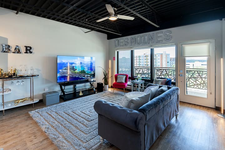 Luxury | Skyline View | Scenic | Dt |  Dream Room - Des Moines, IA