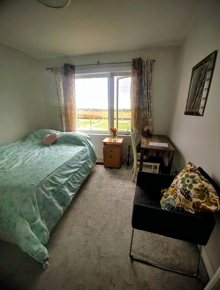 A Cosy Room With  Panoramic View - Ajax