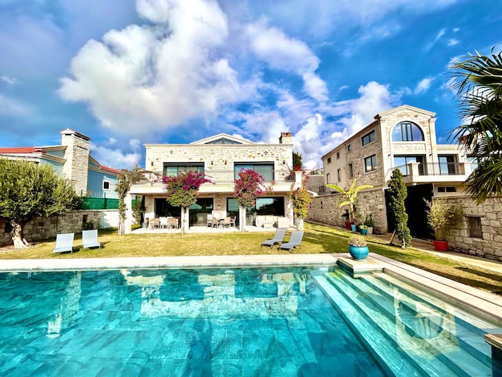 Villa Avec 6 Chambres Et Avec Vue, Cesme - Çeşme