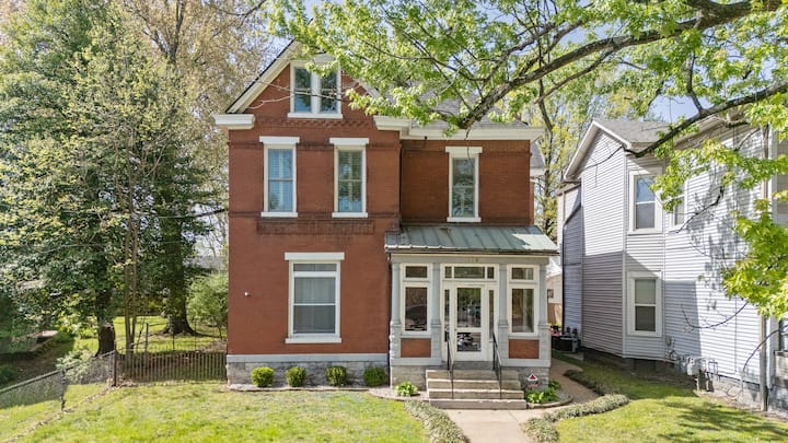 Modern Comfort + Historic Charm For Large Groups - Louisville, KY