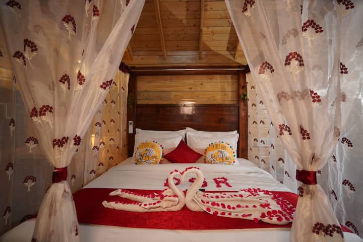 "Romantic Woodland Cottage: Jacuzzi& Private Lawn" - Hyderabad