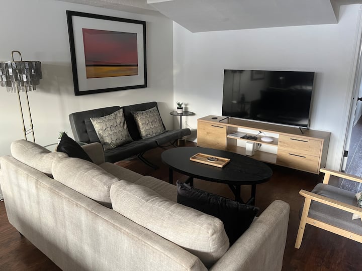 3 Bdrm Condo | Superb Location | Parking - Fernie