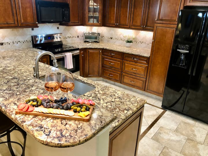 Lux Downtown 1 Bed Luxury Oasis - Colorado Springs, CO