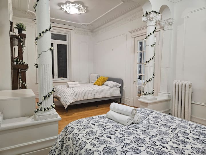 Mona Bella Beautiful Home In Mile End - Montreal