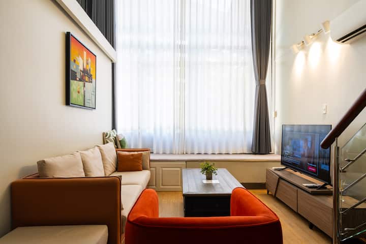 Luxe 2br Loft|pool| Burgos Circle Forbestown  Bgc - Makati
