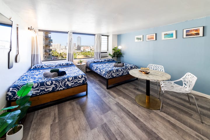 In Waikiki With Pool! Condo Studio Room! - Kāhala Beach, HI