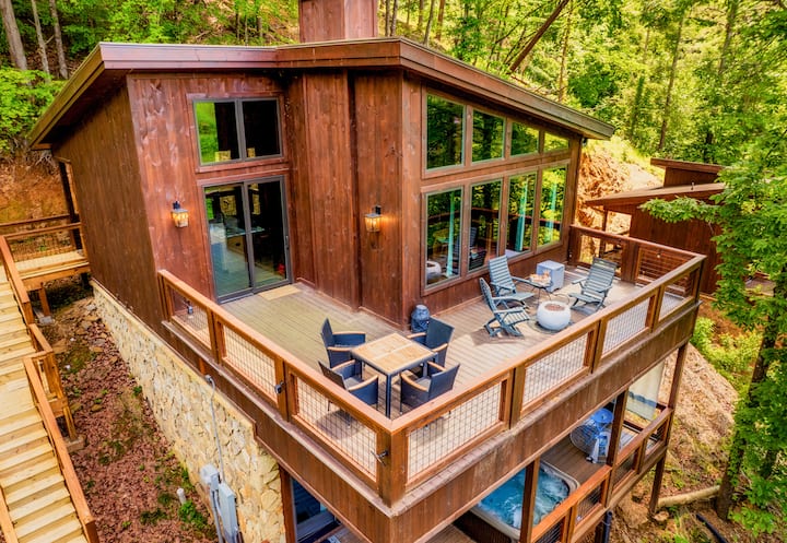 Great Rates, Holiday-ready, Large Hot Tub, Dogs Ok - Sevierville, TN