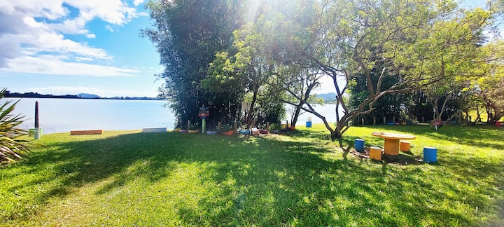 Na Lagoa Próx Ao Mar: 03 Dorm (01 Suíte), 05 Camas - Imbituba