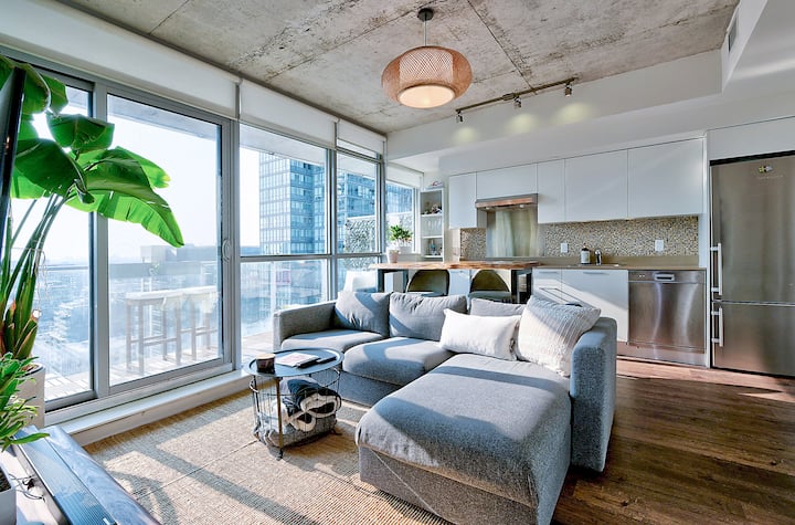 New! Trendy 1 Bed Flat With Amazing Views! - Toronto