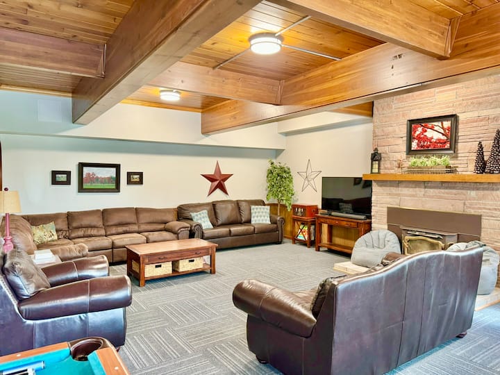 Nauvoo River Lodge, Sleeps 80, River Access - Nauvoo, IL