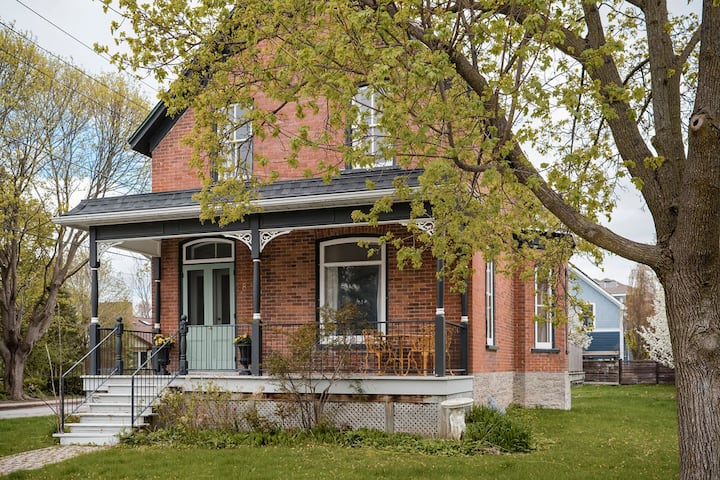 The Harrison | 4 Bedroom Historic Home | Picton - Picton