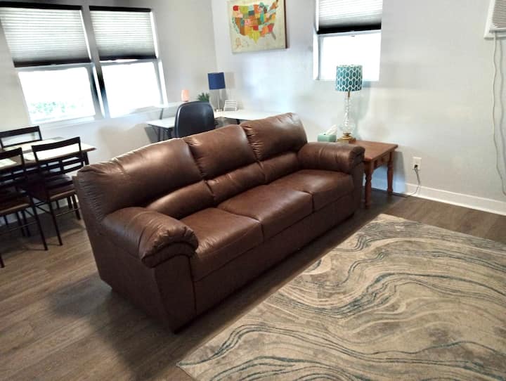 1-bed Apt. Washer/dryer, King Bed, Full Kitchen - Omaha, NE