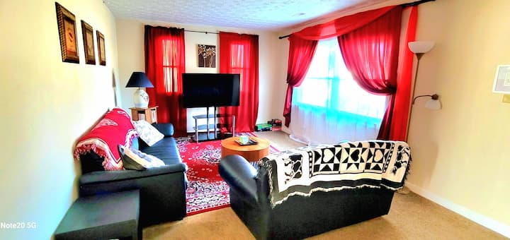 2 Full Beds. Free Wi-fi. Free Parking. - Columbus