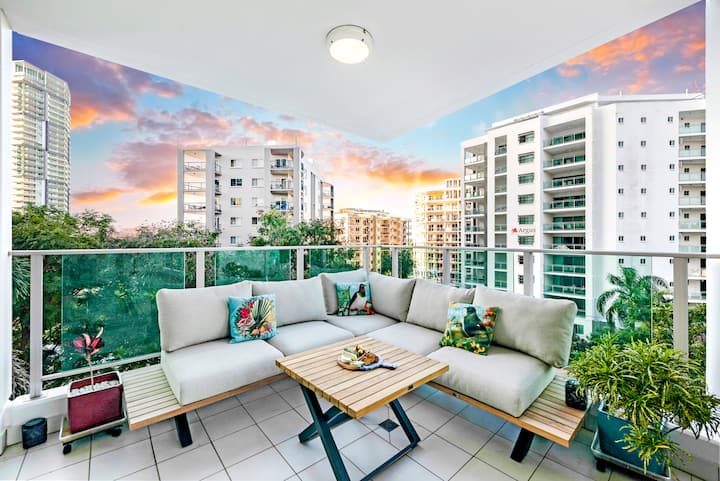 Seaside Glory: City View ~ Pool  ~ Workspace - 達爾文