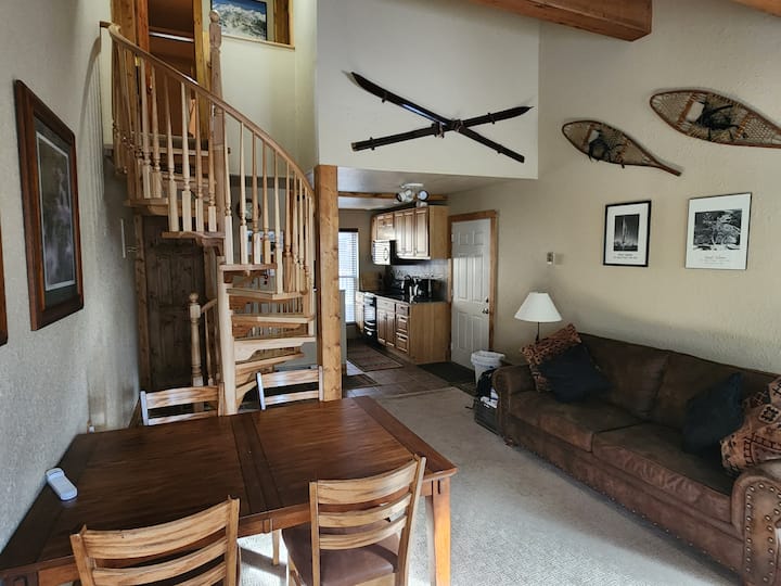 Cozy 2 Bedroom In-town Ski Condo - Breckenridge, CO
