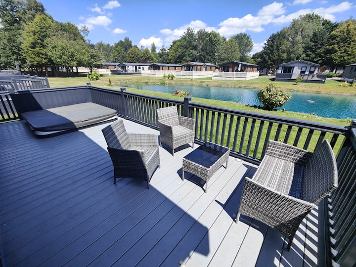 Loki's Retreat Lodge With Hot Tub - Pocklington