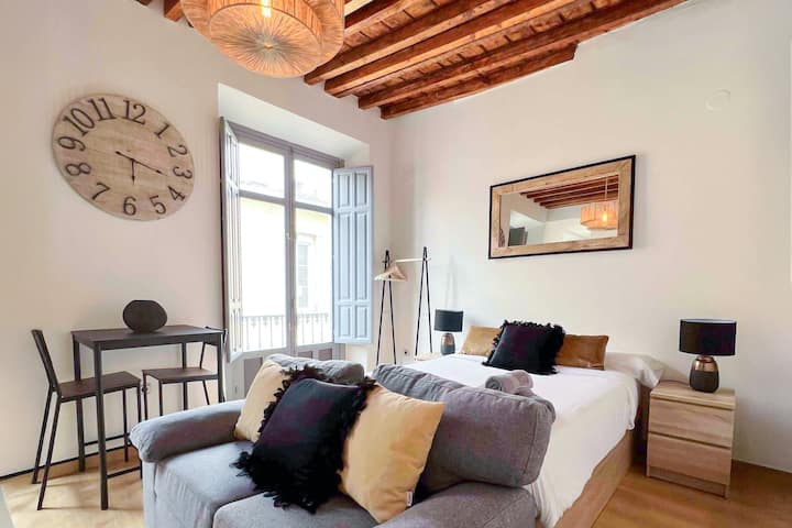 Taste Málaga: Stylish Studio On A Lively Street - Málaga