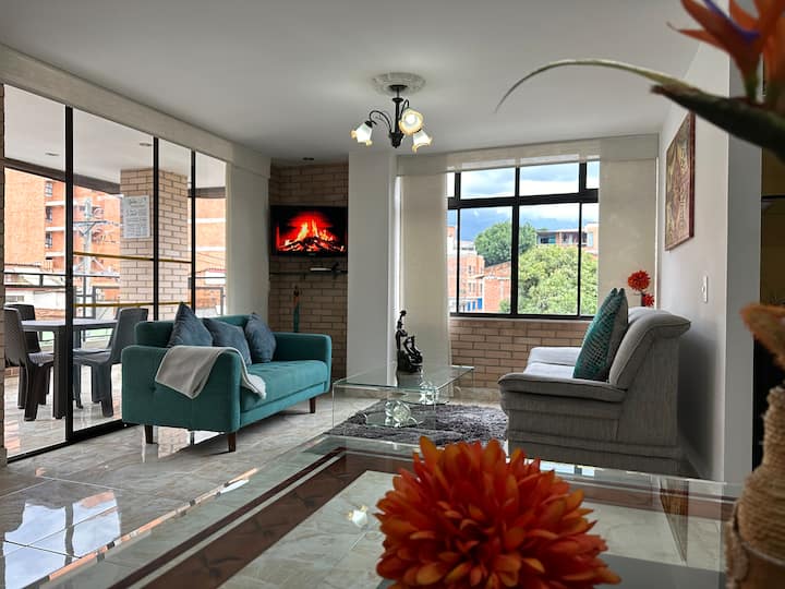 Spacious Laureles Apartment, Good Location - Medellín