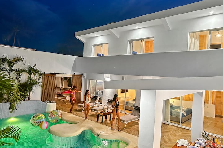 Beach Villa For 18 Guests –2 Pools, Jacuzzi & Maid - Punta Cana