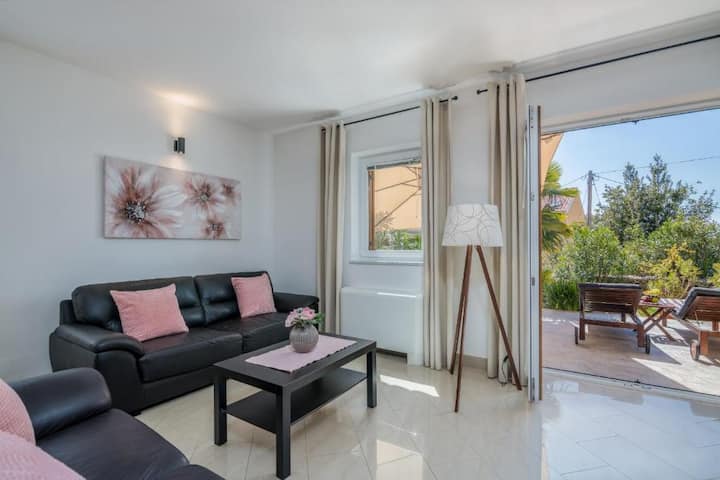 Central Apartment Near The Sea - Malinska