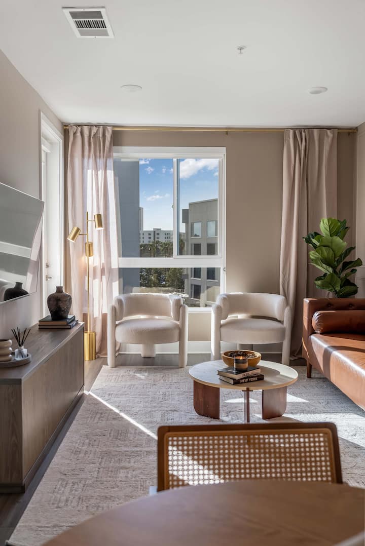 Casa Capri® Designer 1br In Irvine • Gym, Pool - Irvine, CA