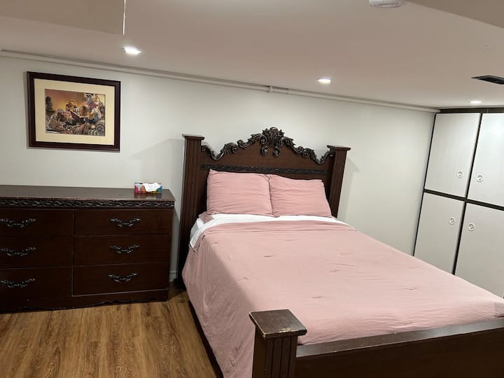 Adorable 2 Bedrooms Unit Near Riverside - Grosse Pointe, MI