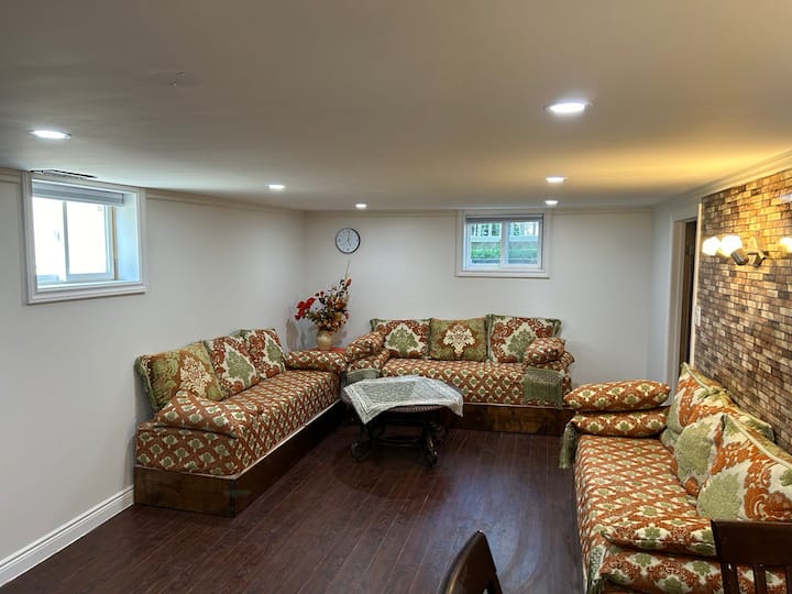 Nice 2 Bedrooms Unit Near Riverside - Windsor, ON, Canada