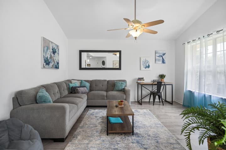 Great Location,walk To Beach, Pool, Fenced Yard - Destin, FL
