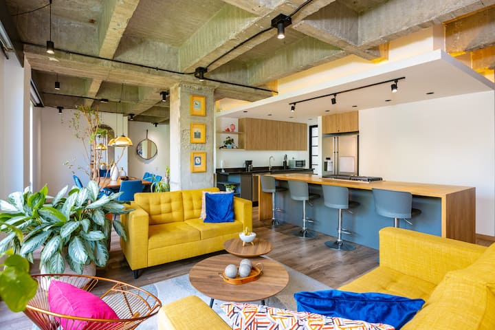 Newly Refurbished, Spacious Apt W/ Pool ~ Provenza - Medellín, Colombia