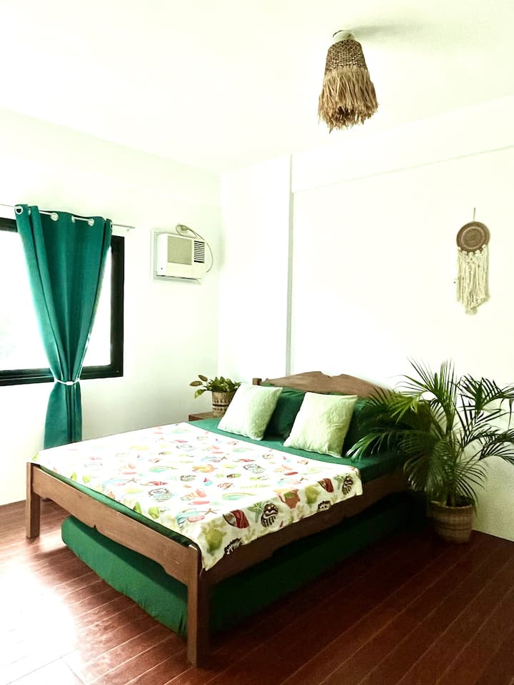 Double Room W/ Free Breakfast (Casa Luntian Lodge) - Puerto Galera