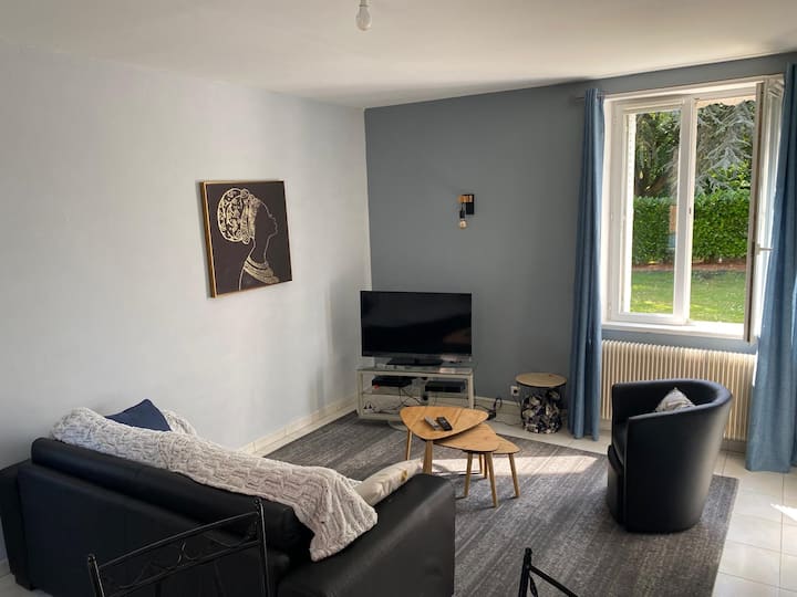 Sous Le Grand Cèdre - Roye